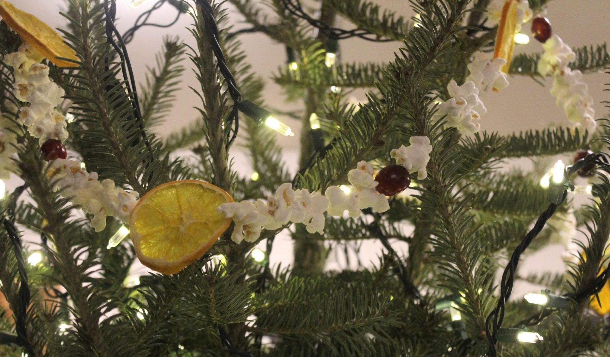 Make Your Own Old Fashioned Christmas Garland - Life on Misty Acres